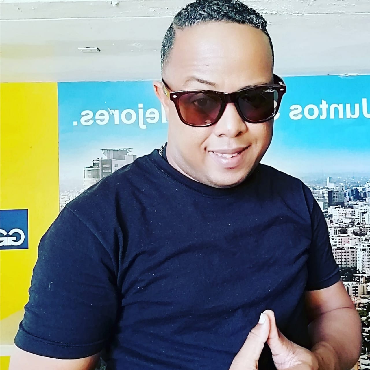 ISM presents the Dominican salsa singer Quique Mota